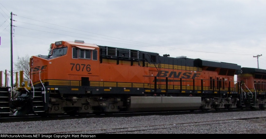 BNSF 7076
